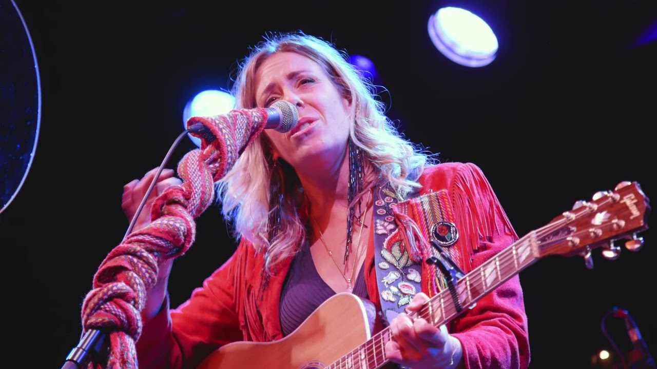 Amanda Rheaume Live at National Arts Centre - Return to the Water - YouTube