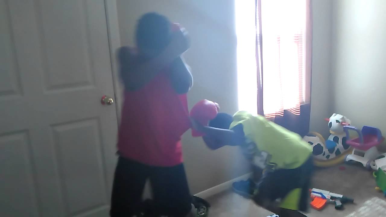 Little kid play UFC - YouTube