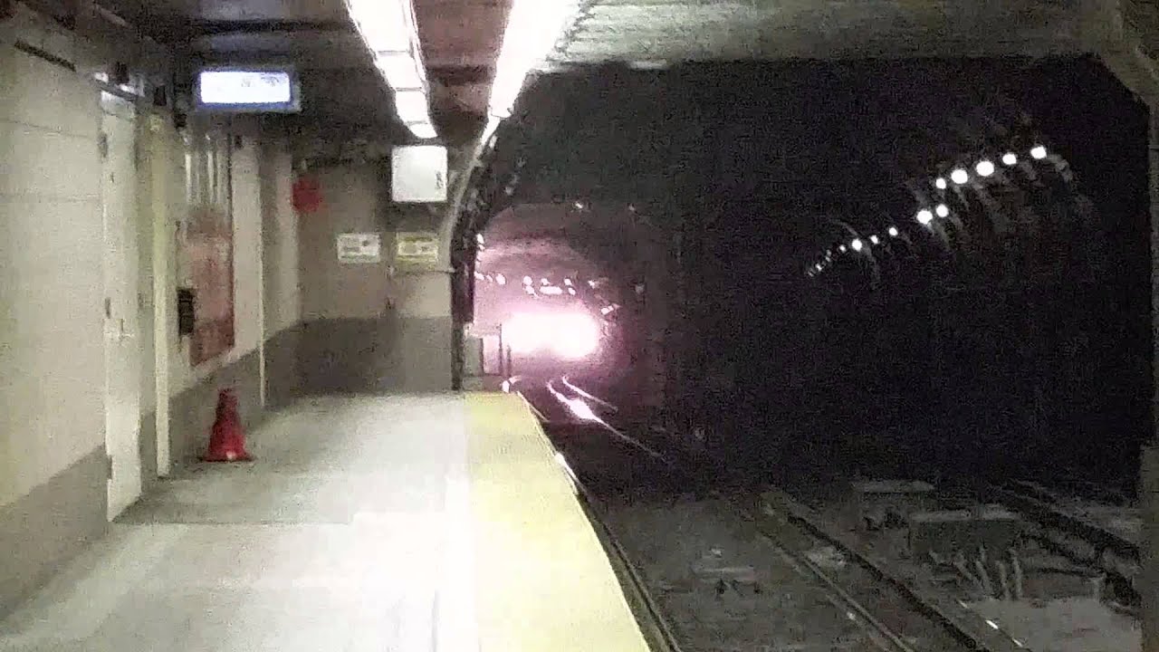 MBTA Red Line Train @ Boston South Station - YouTube