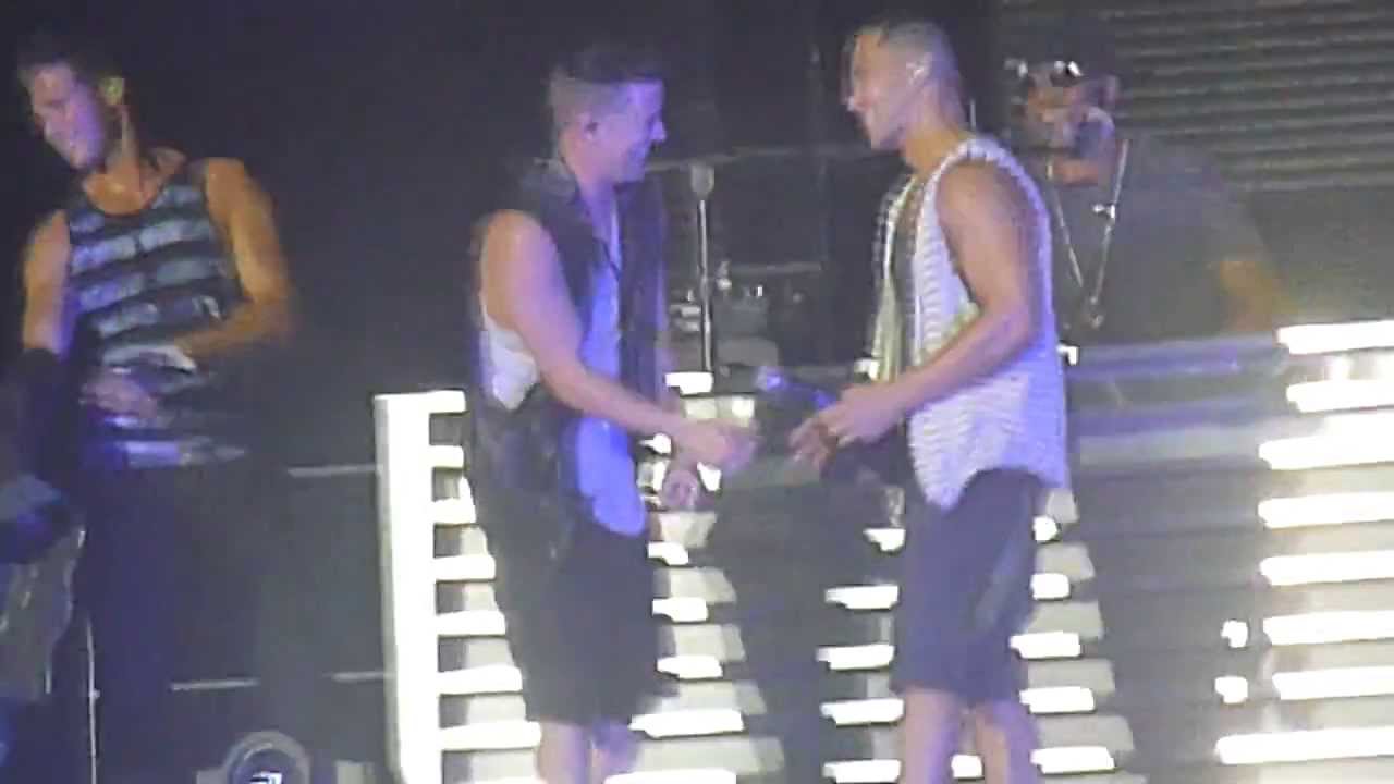 Big time rush and crowd singing happy birthday to James 7/16/13 - YouTube