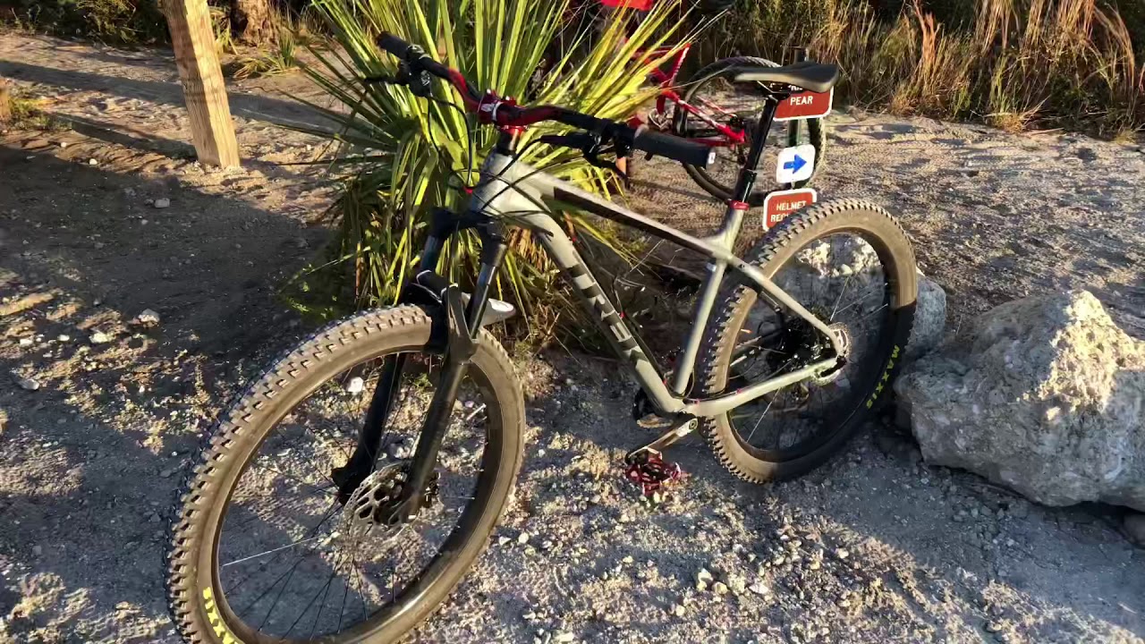 2019 Trek Roscoe 8 - YouTube