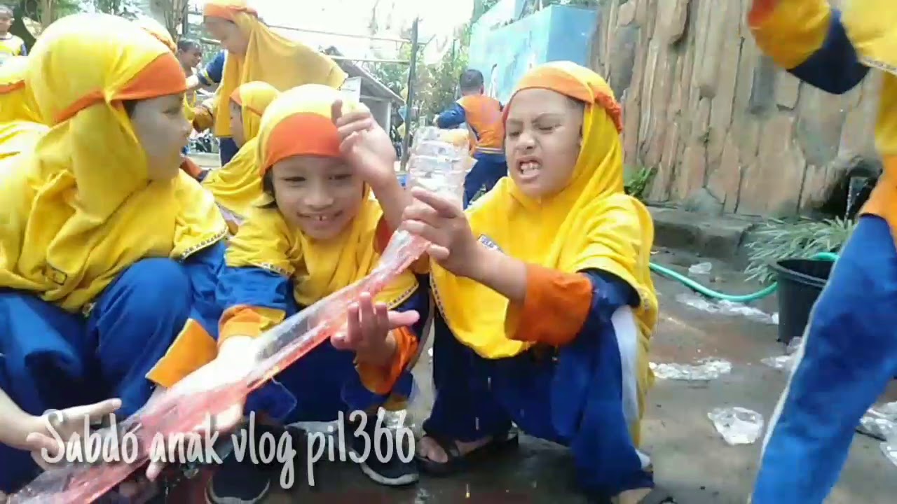 BUS KM TRANS FIELD TRIP TO JOGJA #KMTRANS #TRIPJOGJA - YouTube