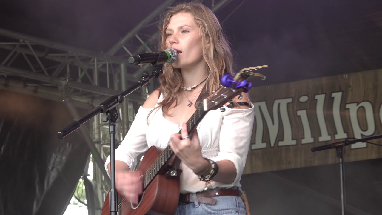 Zoee - Rolling Stoned @ Millport Festival 30-08-2019-4k - YouTube