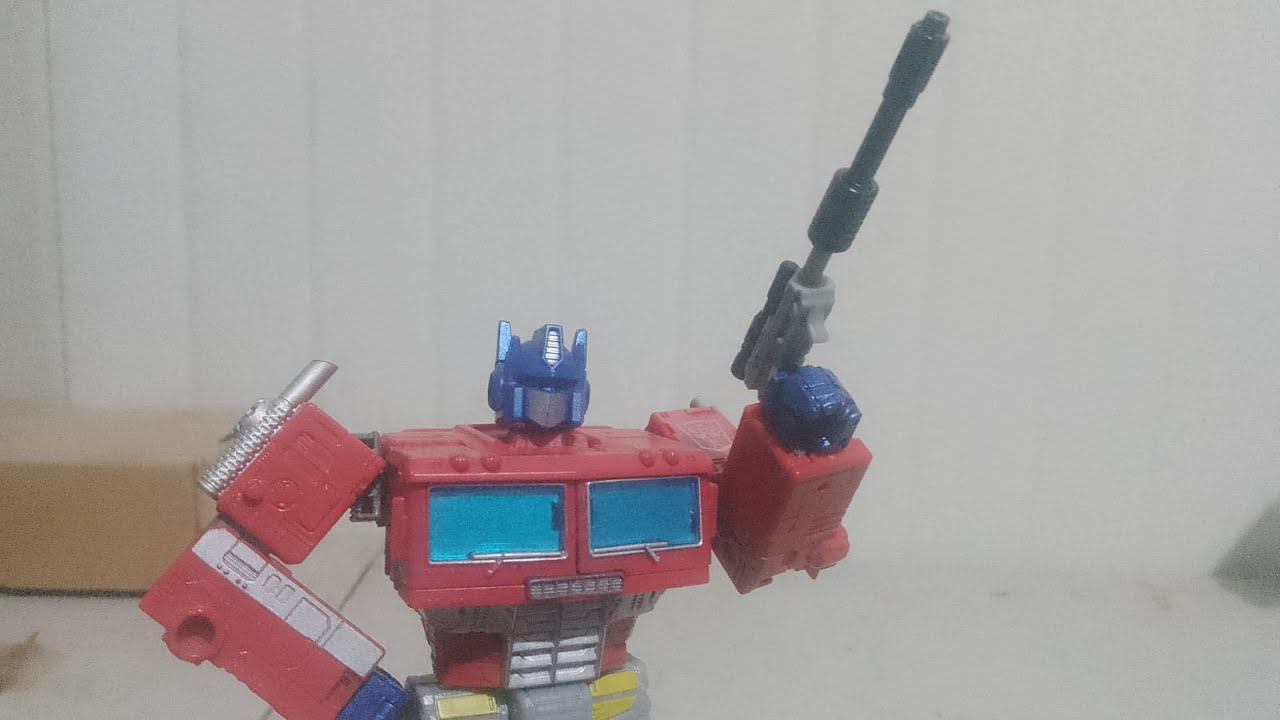 Optimus Prime turns Megatron into a gun (Transformers Stop Motion ...