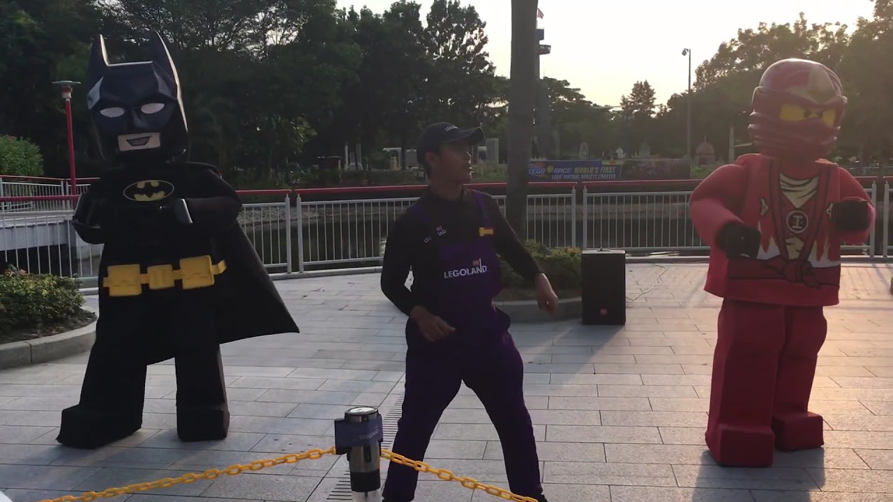 Lego minifigure dancing - YouTube