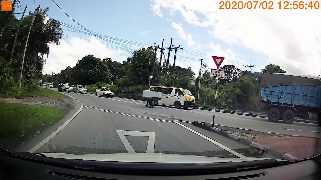 Sibu man transporting refrigerator in motorcycle - YouTube