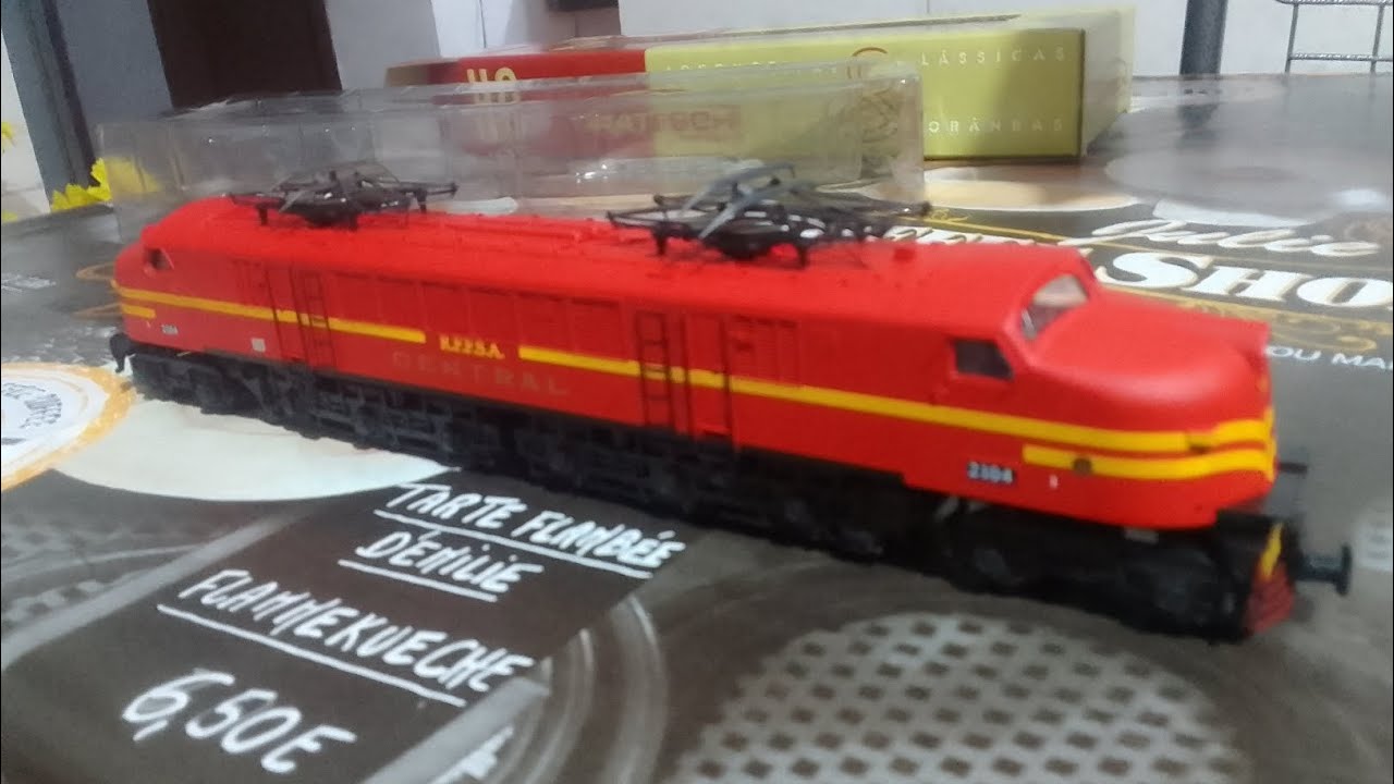 Locomotiva V8 Central RFFSA....... - YouTube