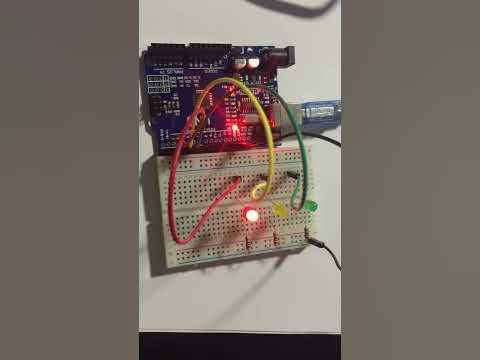 Arduino basics tutorial - 3 LEDs blinking in sequence. - YouTube
