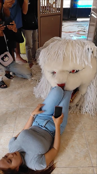 Cewek cantik pasrah digigit can macanan - YouTube