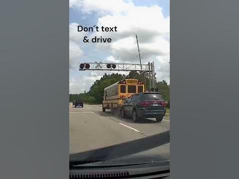 You shouldn´t text and drive #fail - YouTube