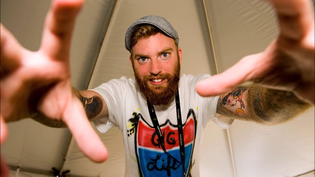 Alan Day of Four Year Strong Interview at Warped Tour - YouTube