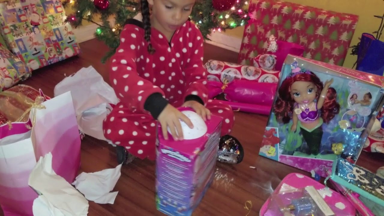 CHRISTMAS MORNING,GIFTS OPENING.YAAY!!!! - YouTube