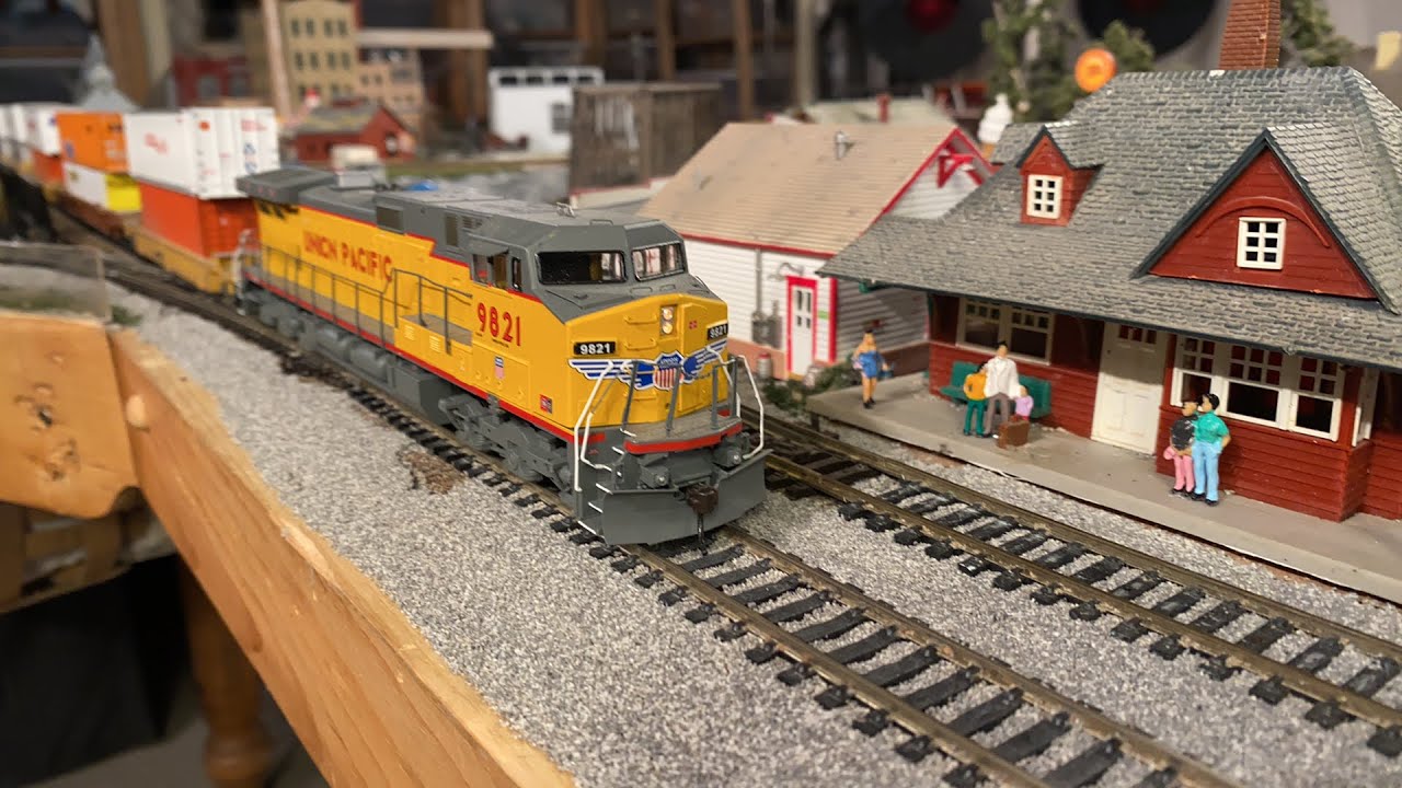 Running HO Trains & Locomotives Live on my Layout - YouTube