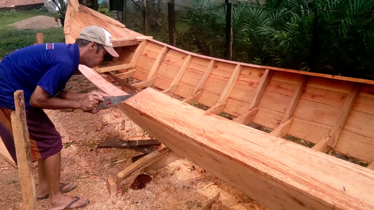 Pembuatan Perahu Ketinting sederhana - YouTube