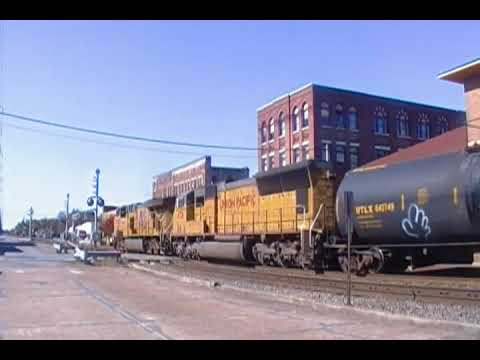 UP 5283 GEVO Horn - YouTube
