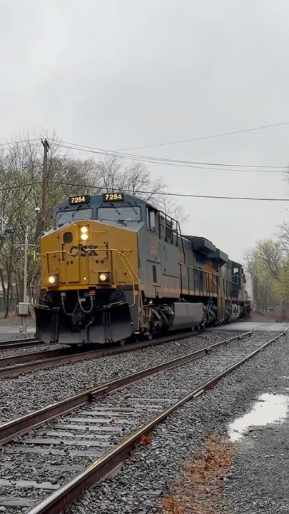 CSX 7254 CM44AC leads CSX M301 through Piscataway,NJ! With a nice K5LA - YouTube