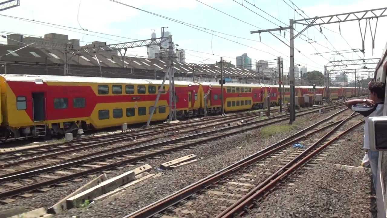 DOUBLE DECKER AC EXPRESS TRAILED ! MAJESTIC ENTRY INTO MUMBAI CENTRAL ...