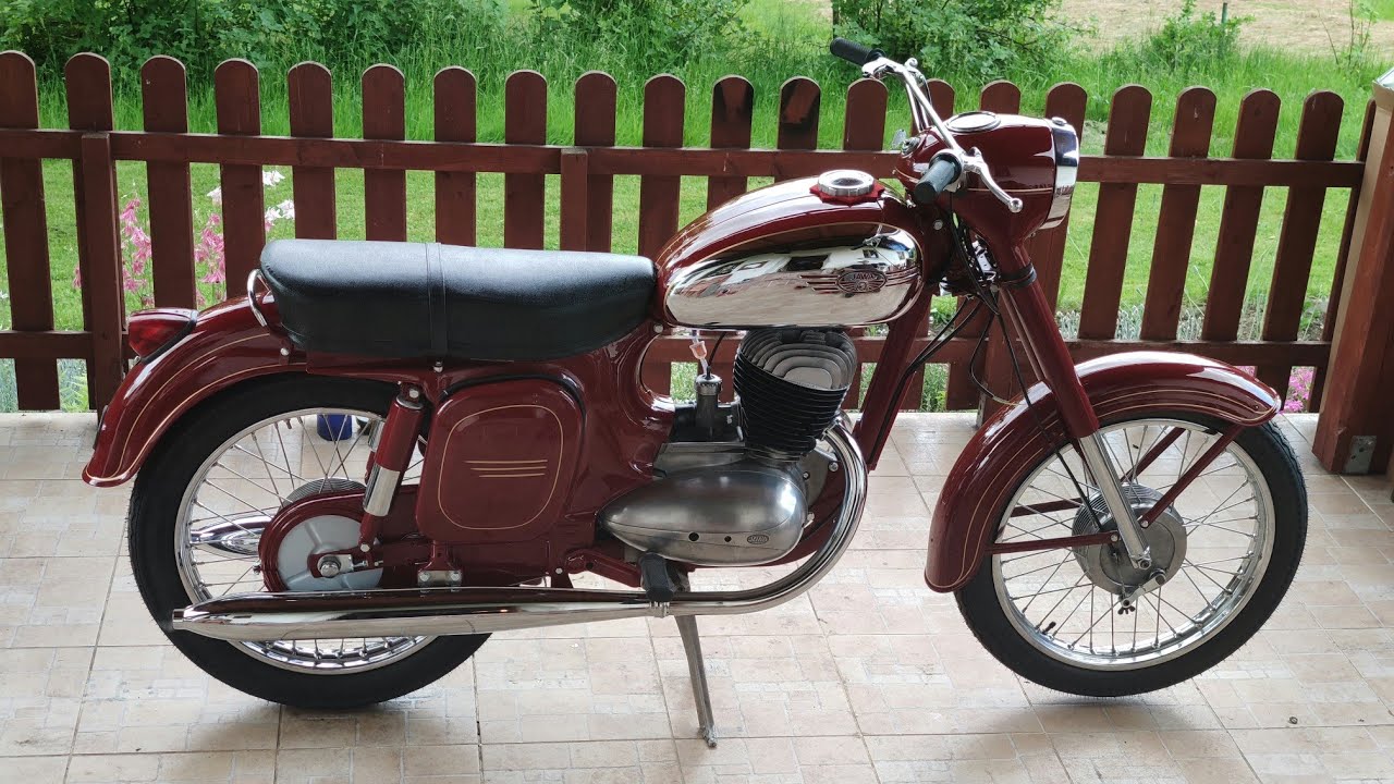 Jawa 250/590 Sport - YouTube