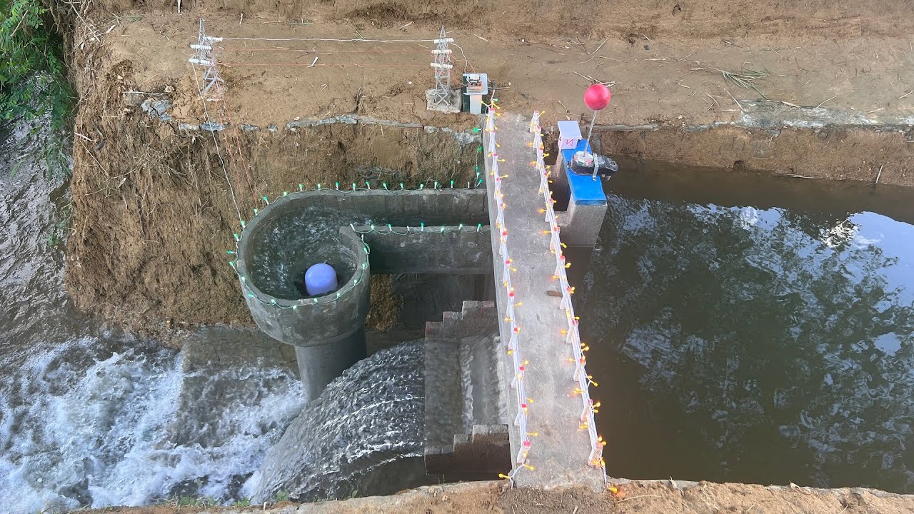 Hydroelectric power building with an extremely powerful unit - YouTube