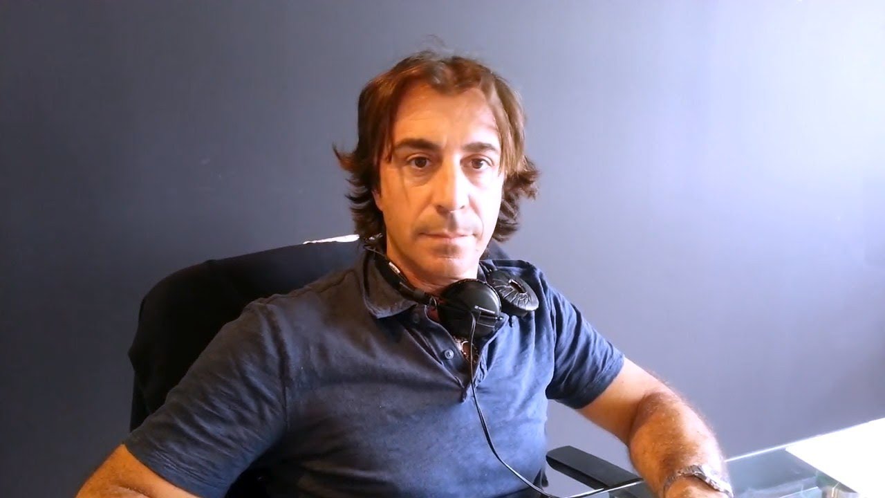 Marco Mazzoli il terrore nei suoi occhi ! ZOO DI 105 - YouTube