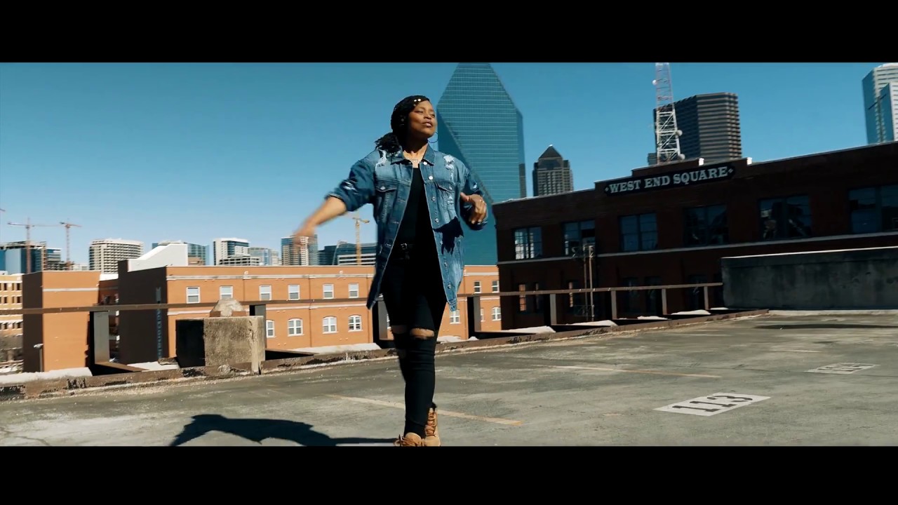 LaToria - Pull Me Close (Official Music Video) - YouTube