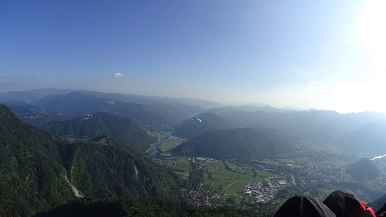 Gleitschirmfliegen im Socatal (Slowenien), Streckenflug vom Kobala ...