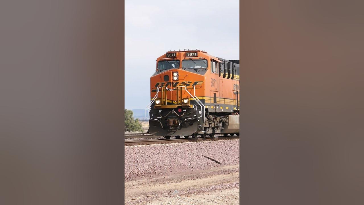 BNSF 3871 WB S LPCLBE MP 740 NEBO ST NEEDLES SUB 2-26-2024 #train #railfaning #railroad - YouTube