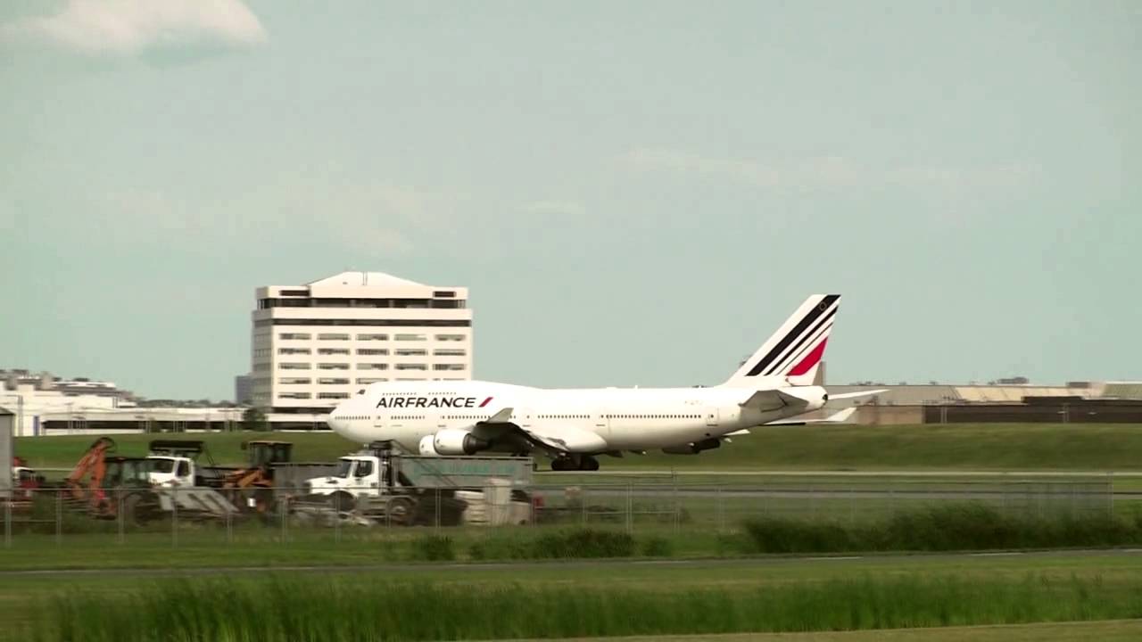 JUMBO JET BOEING 747-400 Air France Takeoff [MONTREAL YUL] - YouTube