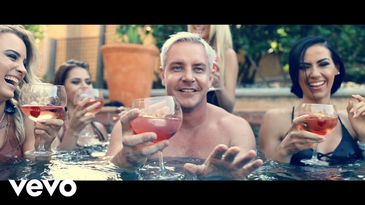 Deon Groot - Pienk Gin - YouTube