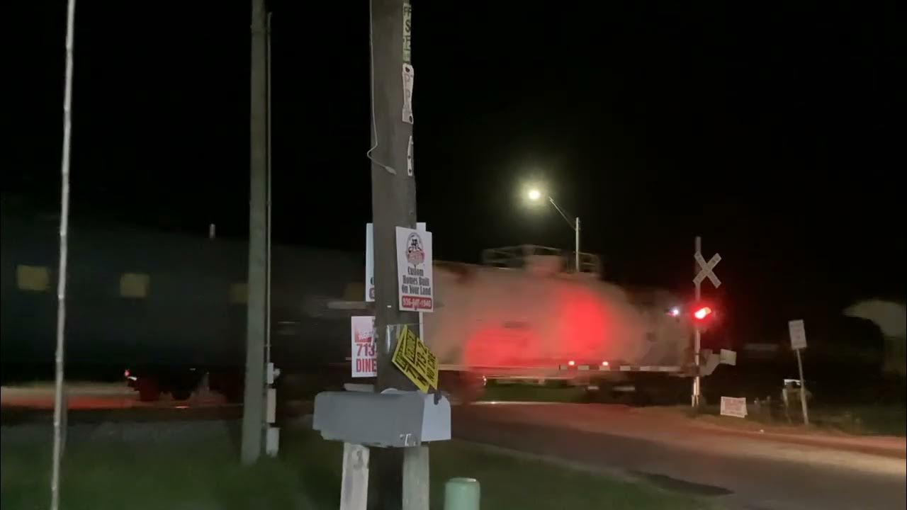 UP 7172 SB Leads Manifest Magnolia,Tx - YouTube
