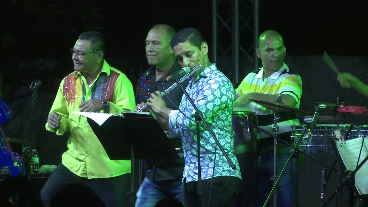Me lo dijo Adela - Charanga Almendra CARNAVALADA 2018 - YouTube