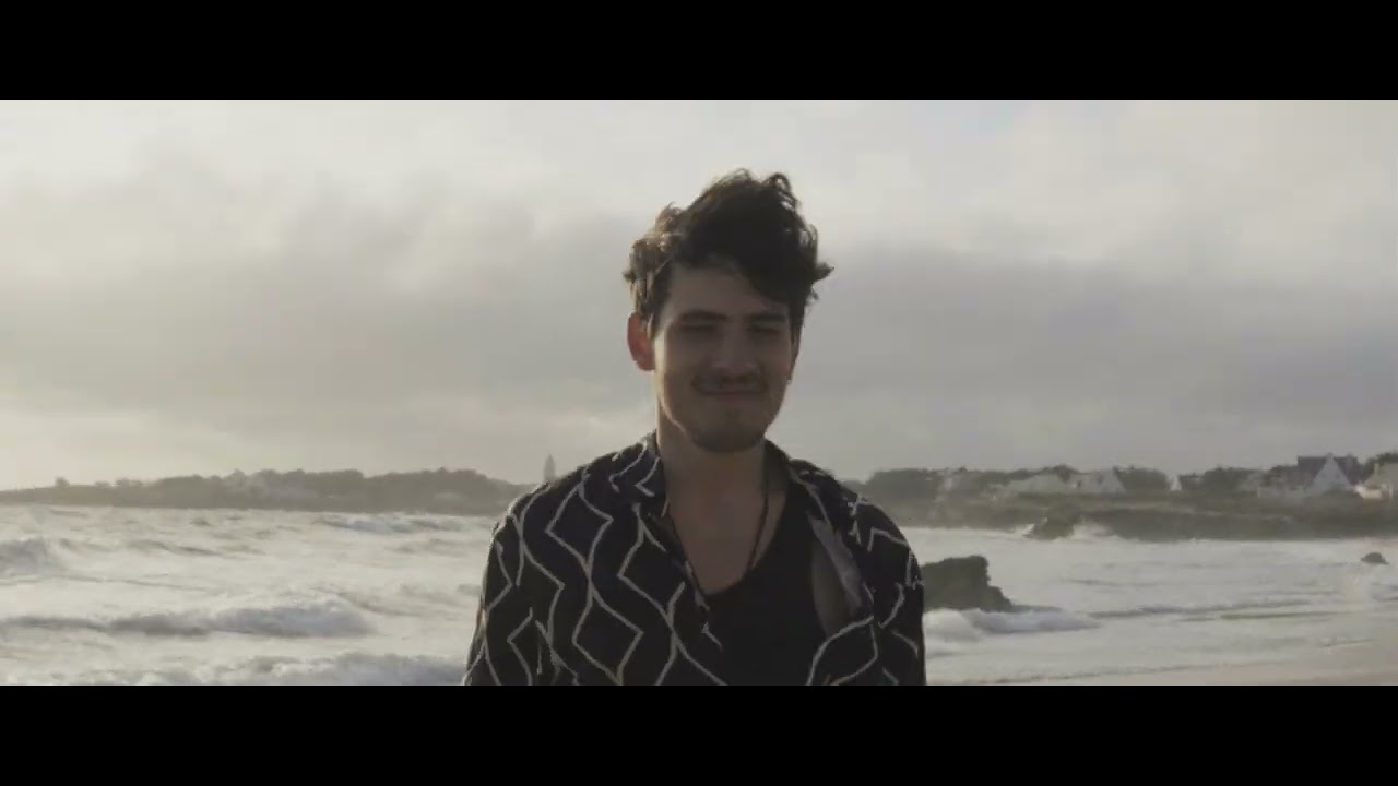 Aiden - Le cerf-volant bleu (Clip officiel) - YouTube