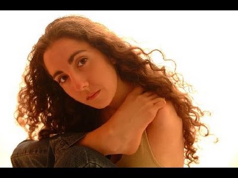 II 06 - Simona Atzori (le beatitudini e la croce) - YouTube