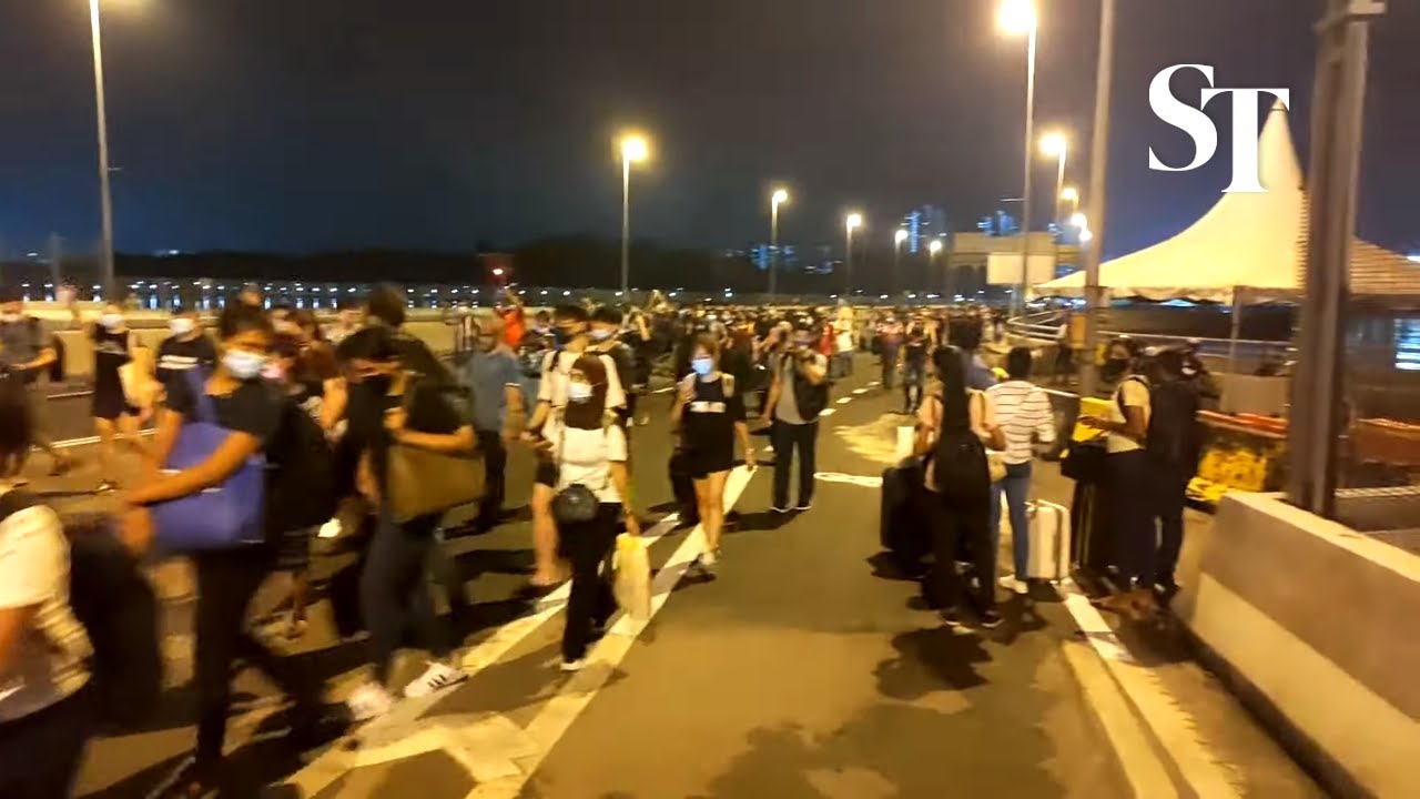 People walking towards Woodlands Checkpoint on March 31 | Singapore ...