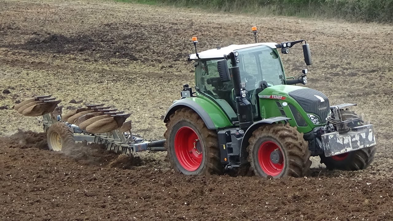 Ploughing with NEW Fendt 724 Gen 6 and 8 Furrow Plough - YouTube