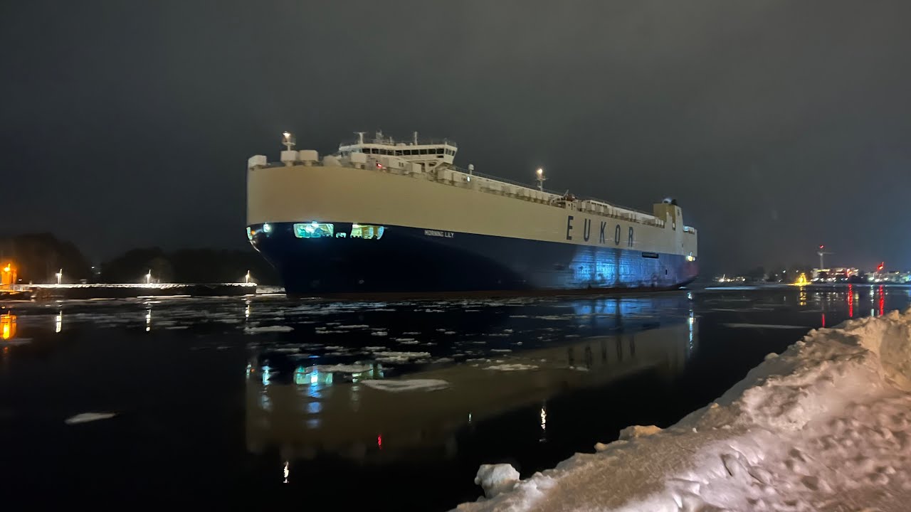 The Giant Ship, Morning Lily, 232 moa, passing Svelvik narrows, inbound ...