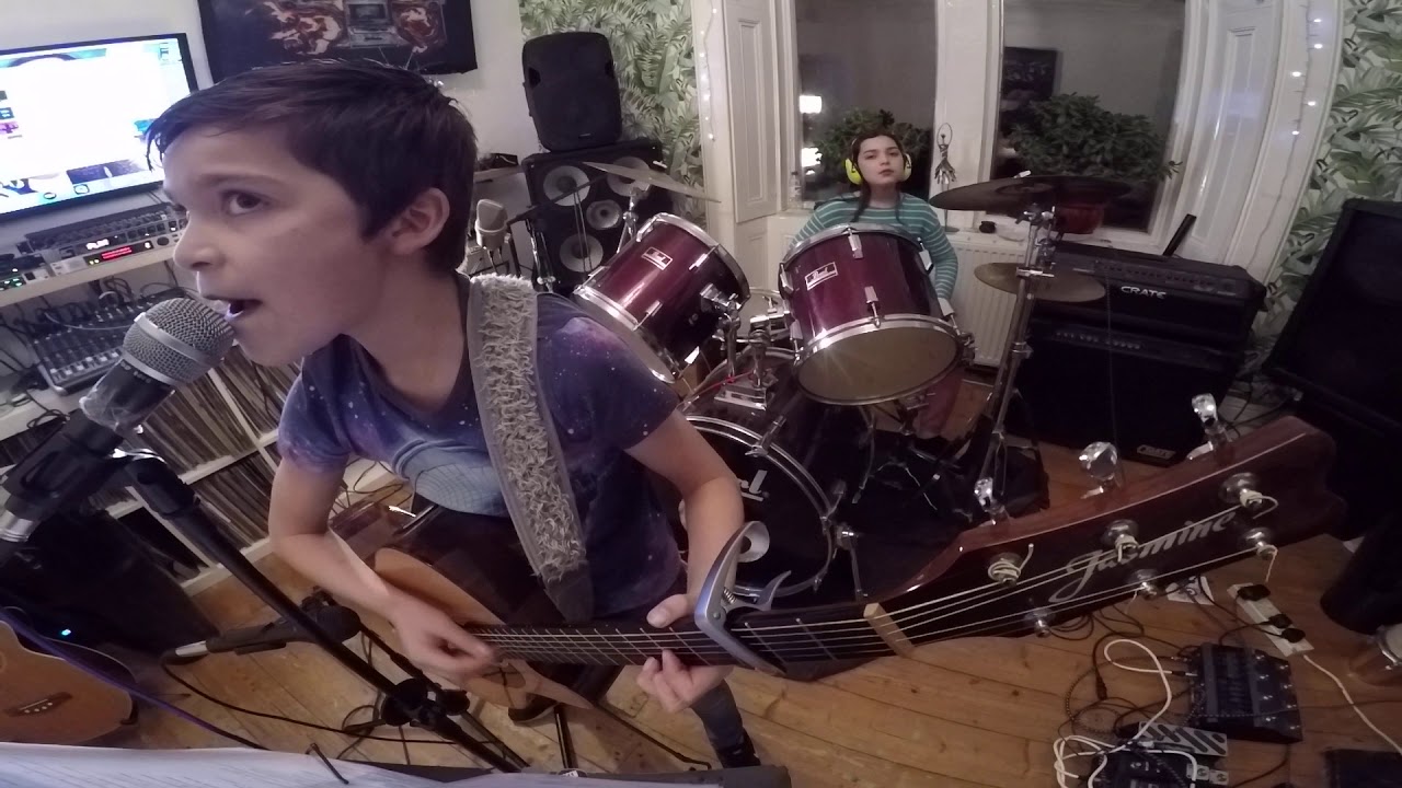 Canter by Gerry Cinnamon live - YouTube