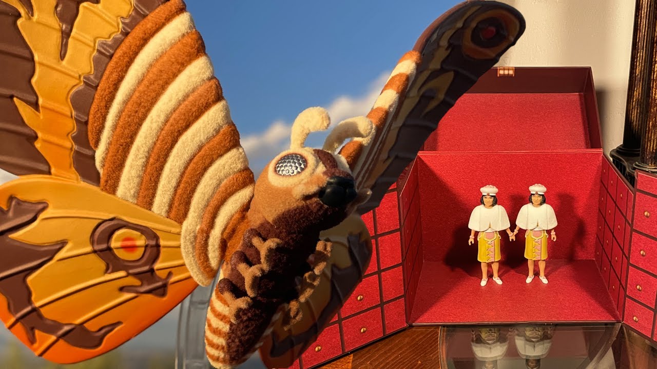 Mothra and Shobijin Twins Boxed Set - 5 Points XL Mezco - Review - YouTube
