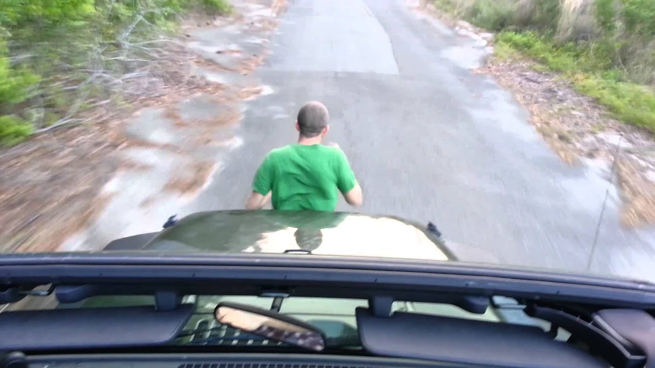 Guy outruns jeep on foot almost getting ran over - YouTube