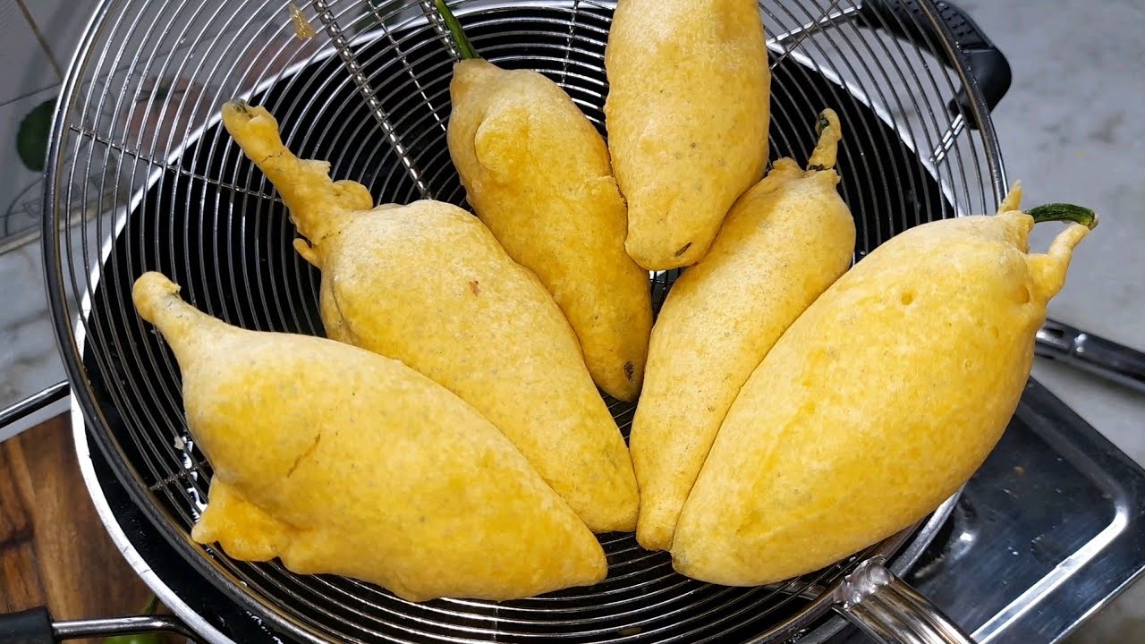 Bharela Marcha na Bhajiya | Chilly Pakode - YouTube