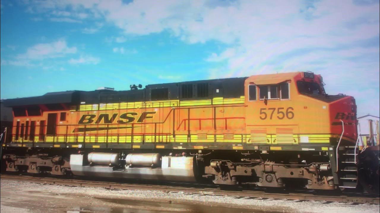 Bnsf 5756 and his horn is broken - YouTube