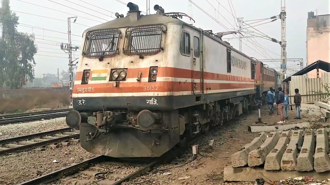 (22430) (Pathankot - Delhi) SF Express With (GZB) WAP5 Locomotive ...
