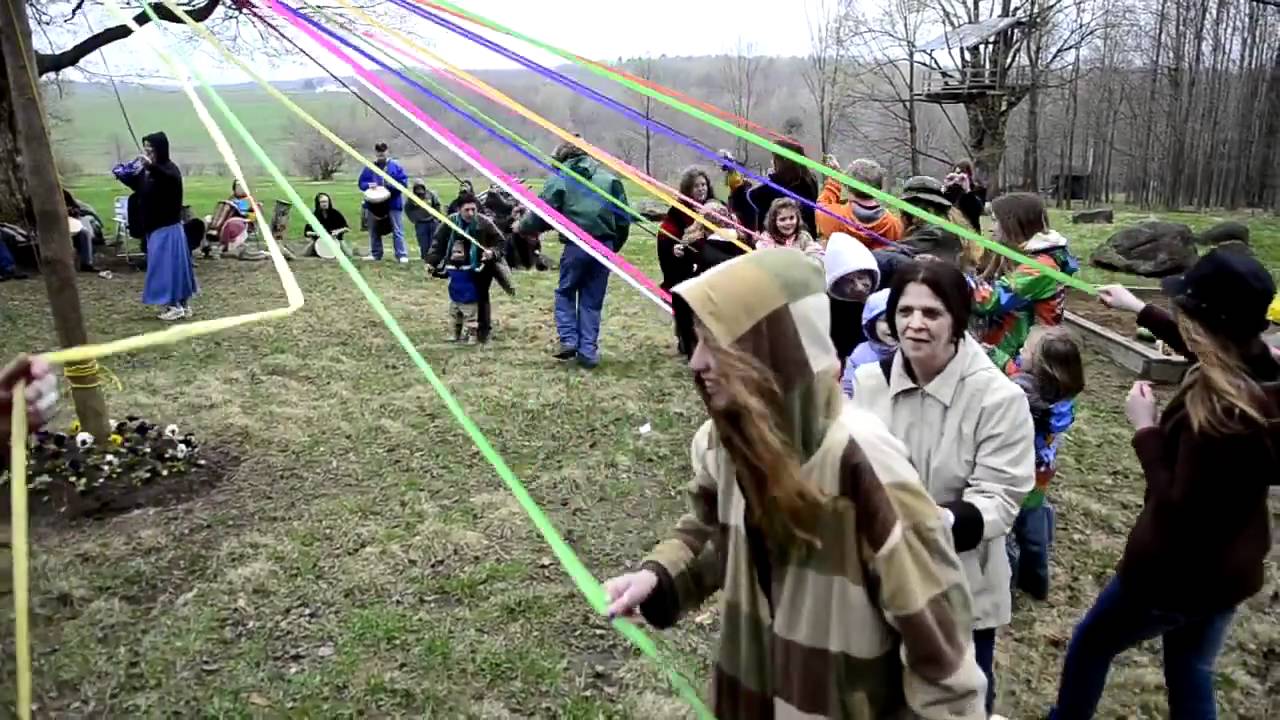 Wrapping the May Pole (May Day 2011) - YouTube