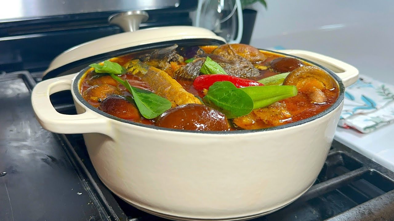 How to prepare the authentic Ghana palm nut soup/ most popular Ghanaian ...