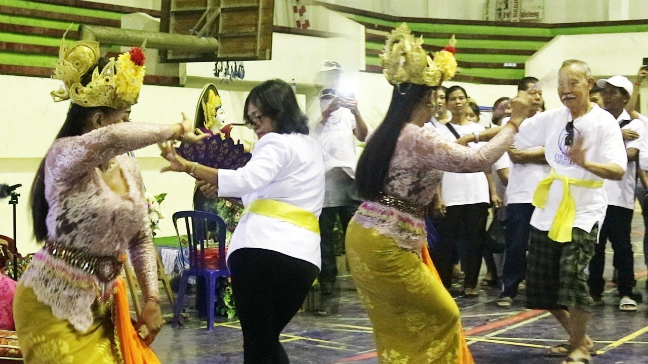 Joged Sinabun feat Genjek Wanita Gita Swari Bulian di GOR Singaraja ...