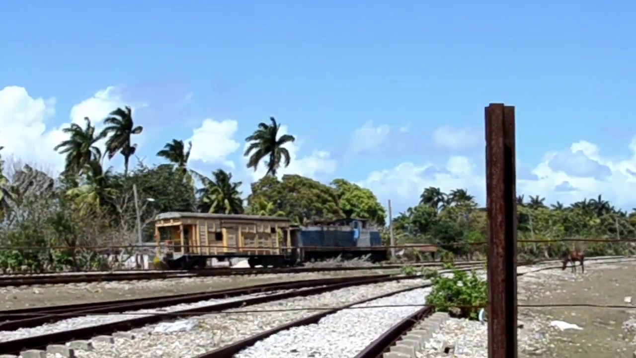 Running to catch a GMD1 Loco in Cuba - YouTube