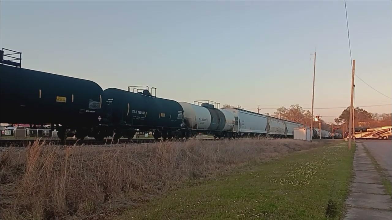 C6M/Gevo. NS 4636 and UP 7910 lead a 2x0 UP WB manifest in the late evening sun in Dequincy ...