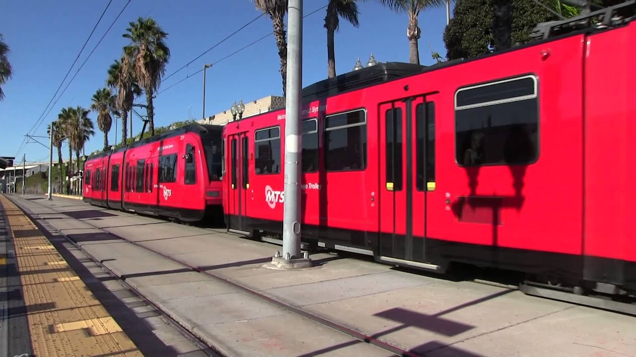 MTS - Siemens S70 #3010 Green Line Arriving into Middletown - YouTube