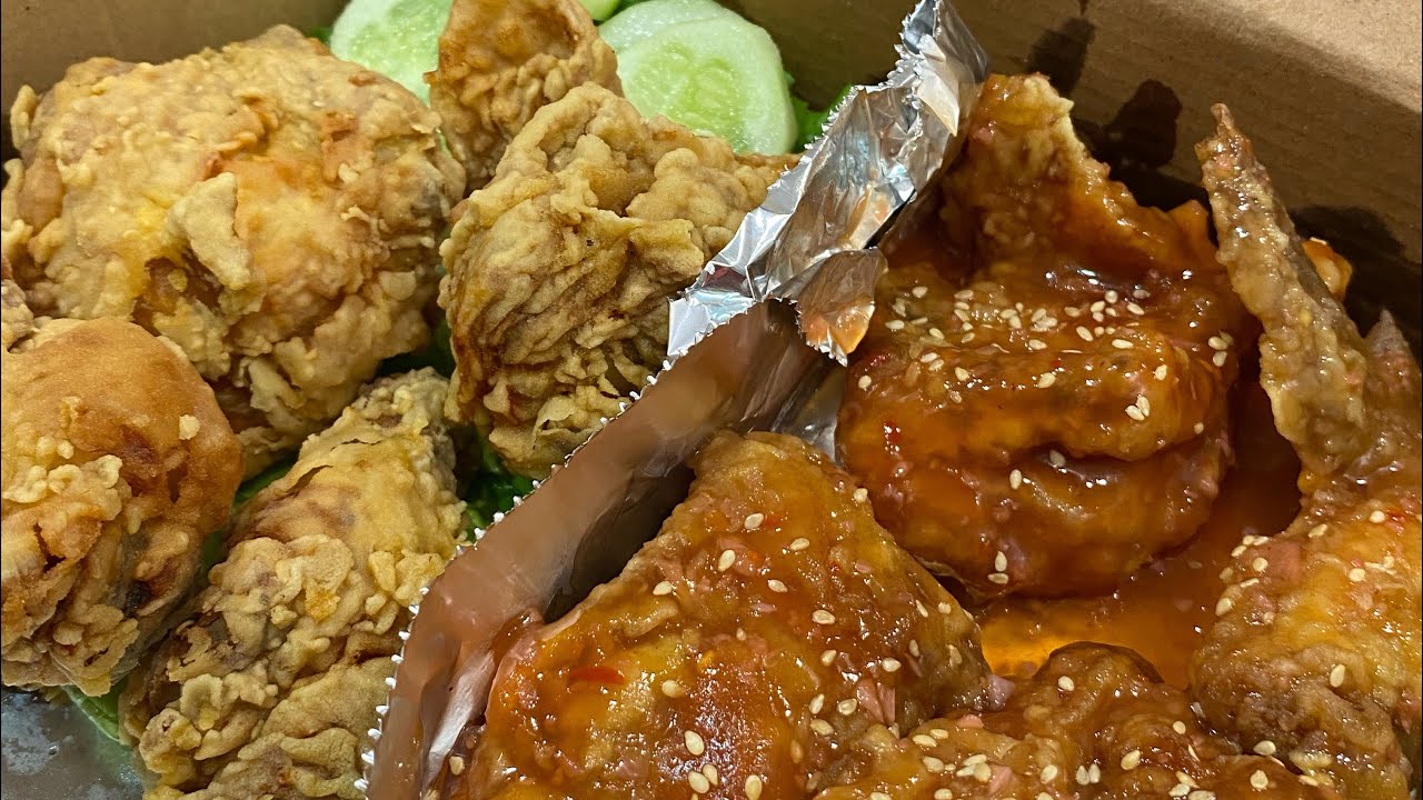 Billy Eats Vietnamese Chicken/Sausage - YouTube