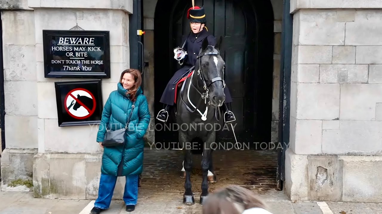 💂💥 Guarding with Style |The Gunners and Tourist Shenanigans Compilation - YouTube